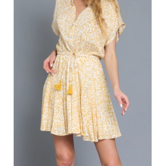 Aakaa | Dresses | Aakaa Yellow Printed Short Sleeve Day Dress Size ...